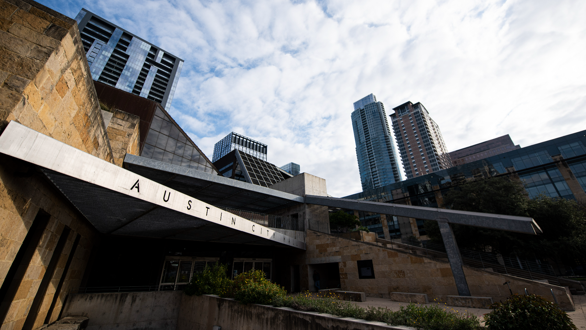 Save Austin Now submits petitions for city budget audit
