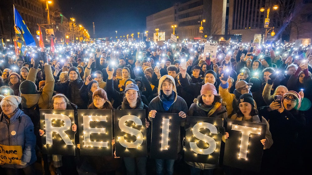 Demonstrationen: Zehntausende protestieren gegen Union und AfD