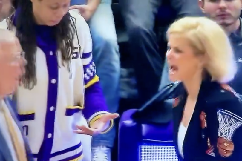 Kim Mulkey smacks clipboard out of Seimone Augustus' hands in heated ...