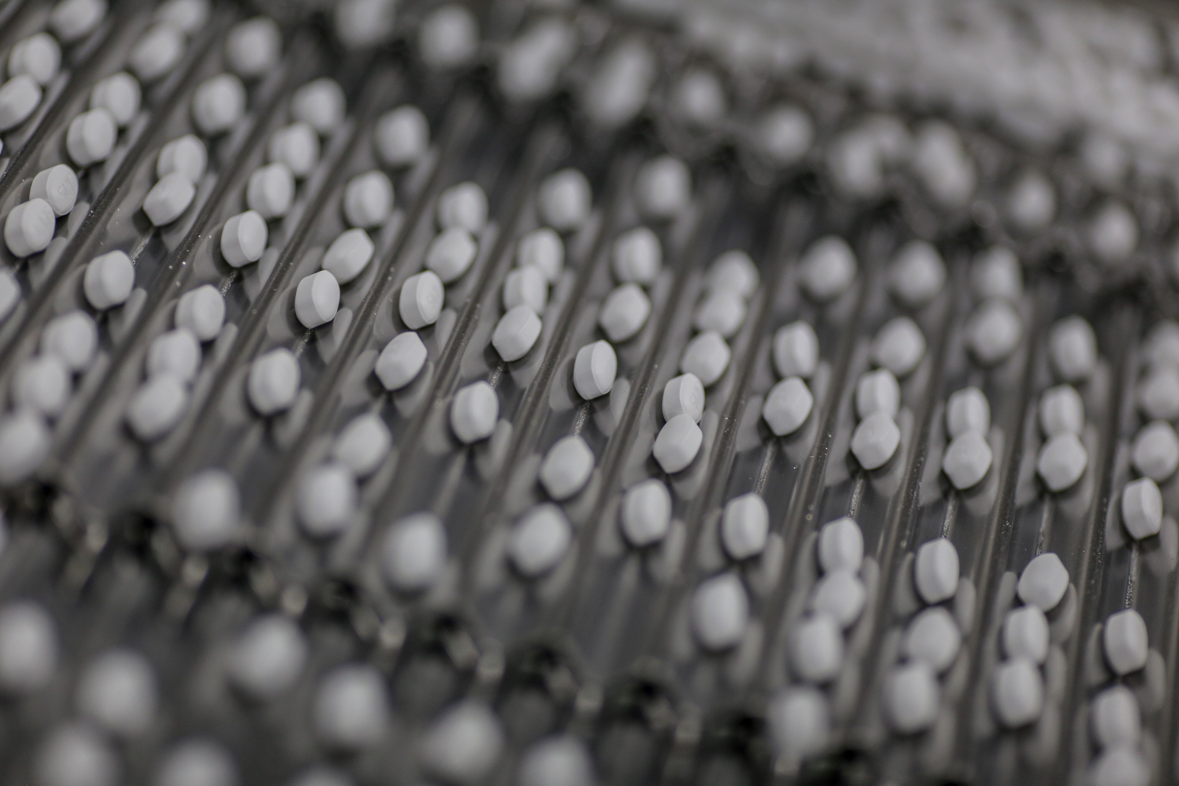 New Pain Drug Gets FDA Nod as Safer Alternative to Addictive Opioids