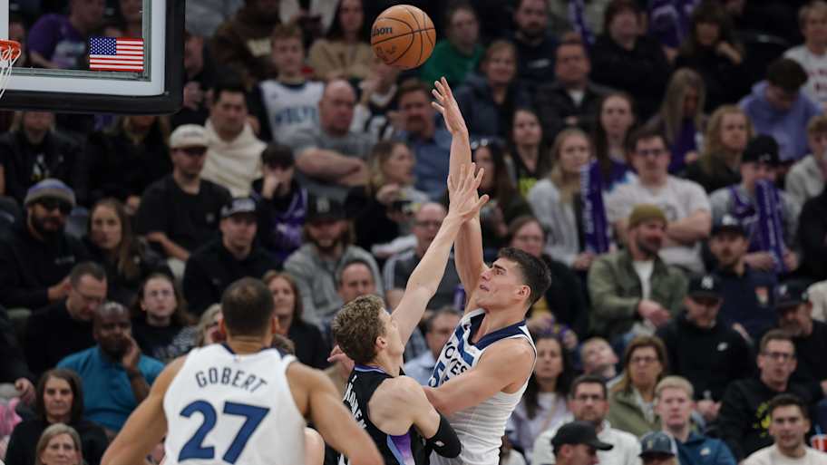Wolves lose Julius Randle, but young guys impress in blowout win over Jazz