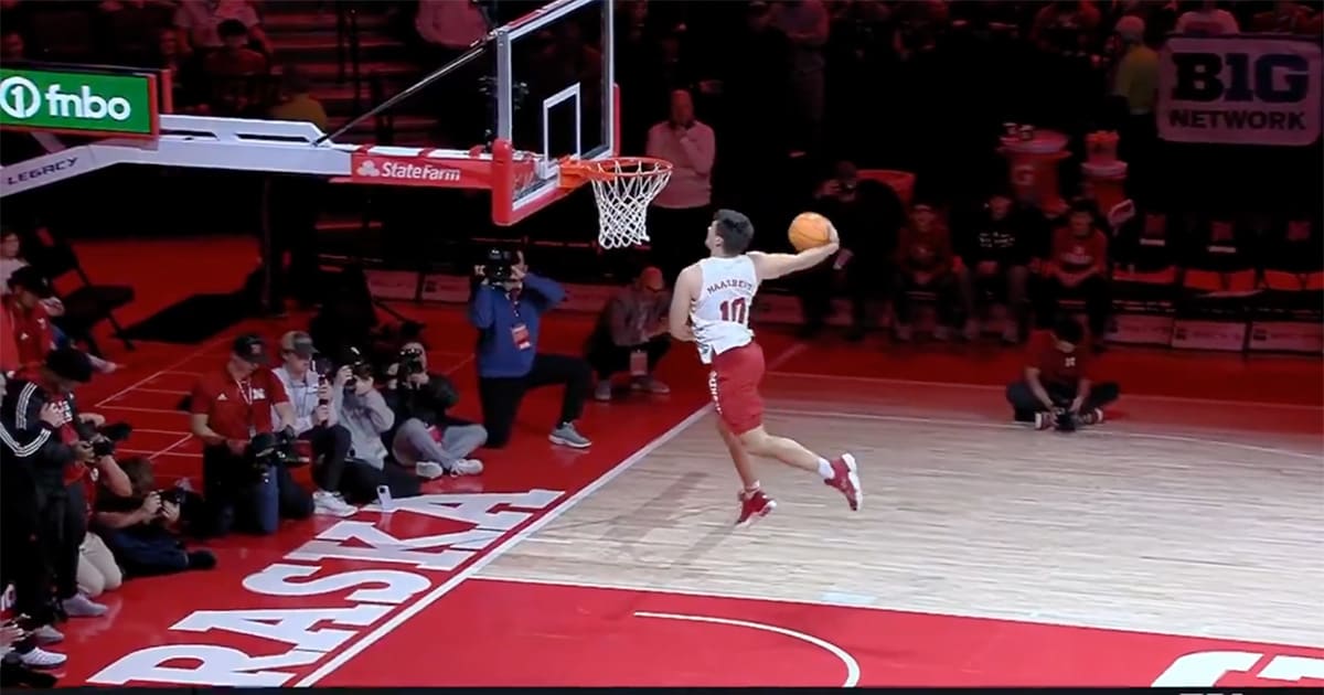 Heinrich Haarberg stuns crowd, wins halftime dunk contest during ...