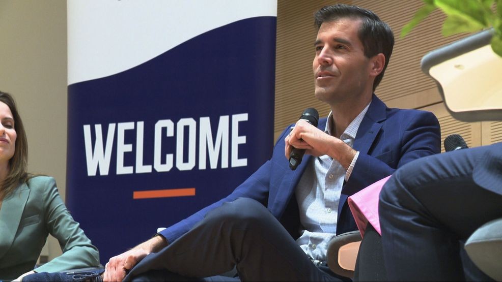 Scott Macfarlane advises Syracuse University students on covering the ...