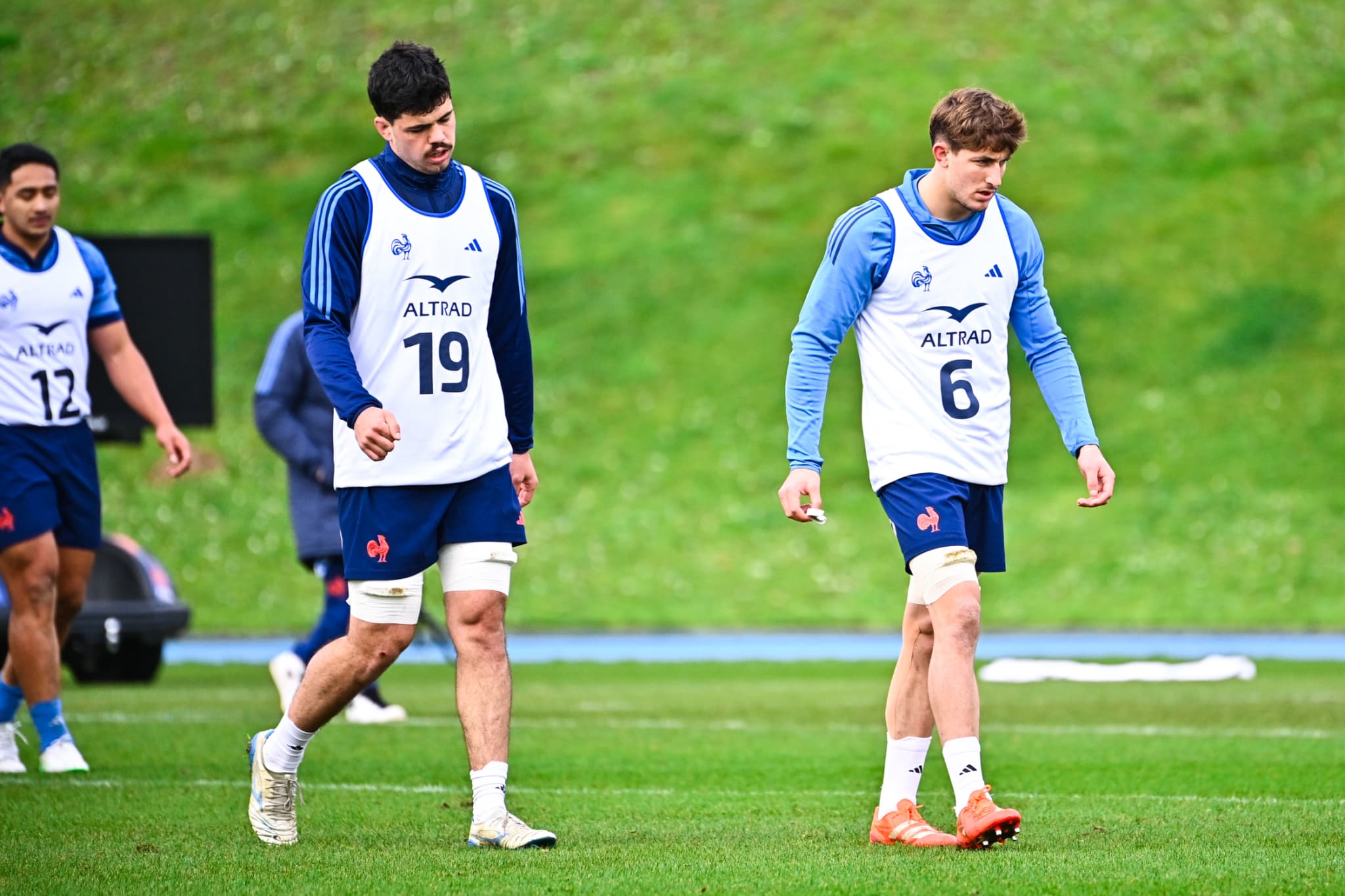 France-Galles: l'attitude du public pour Hugo Auradou et Oscar Jegou ...