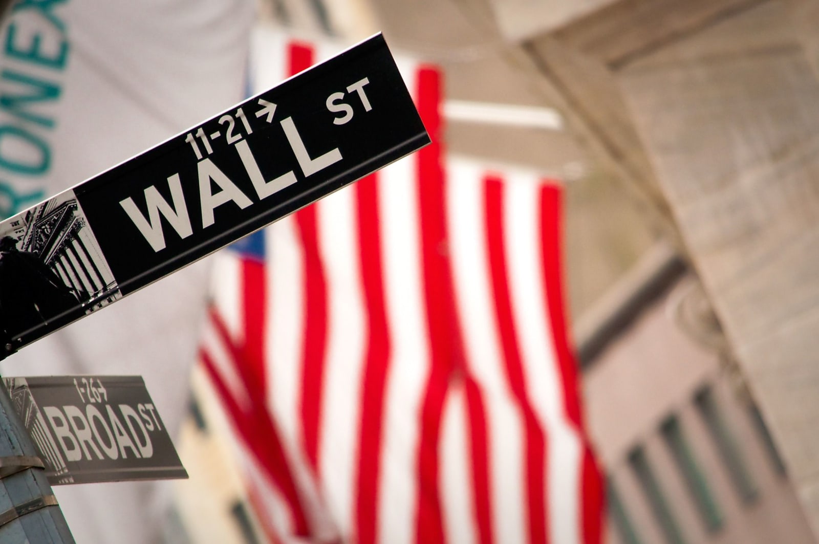 Wall Street rebounds as tech stocks rally; Comcast plunges, Grayscale ...