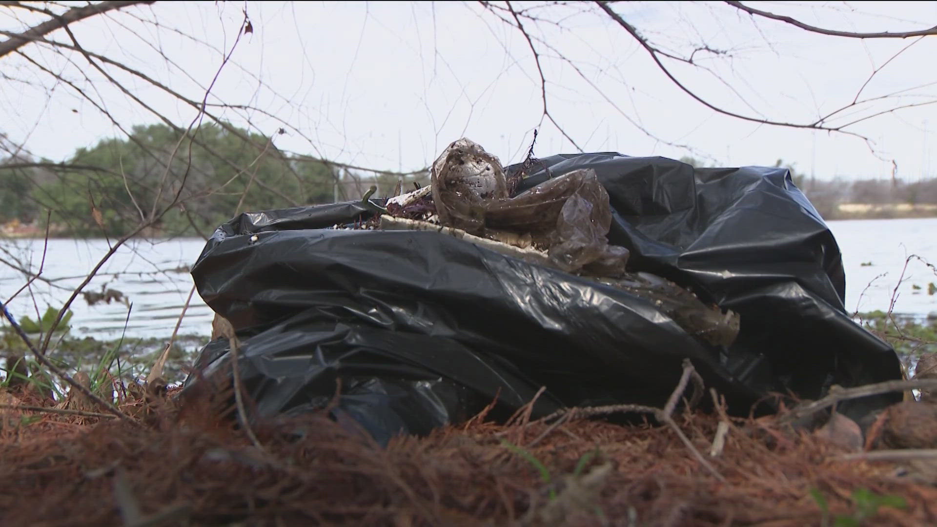 Volunteers clean up trash at Lady Bird Lake after gate issue causes ...