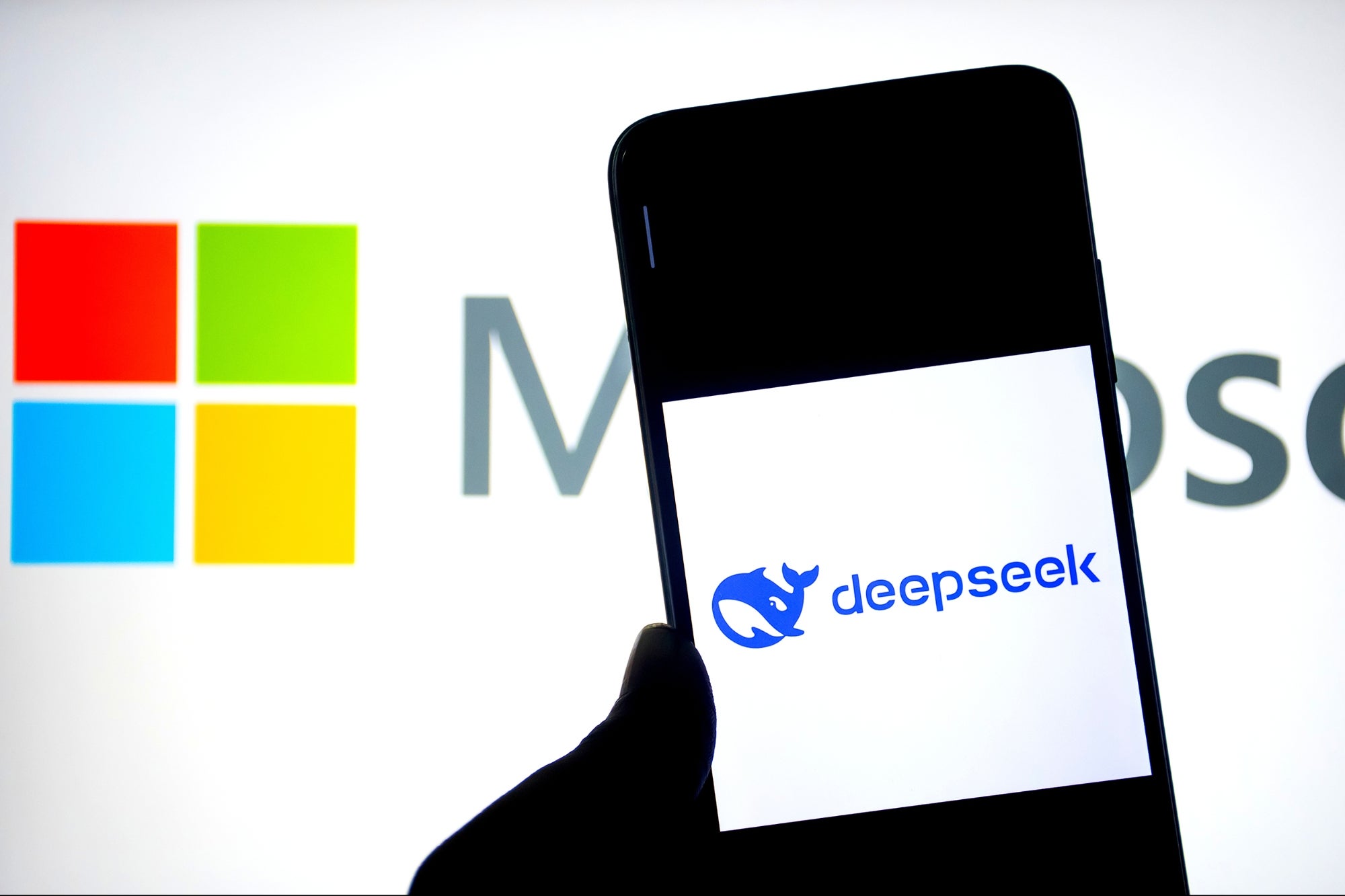Microsoft sacude el mercado de la IA con la incorporación de DeepSeek R1 a su nube