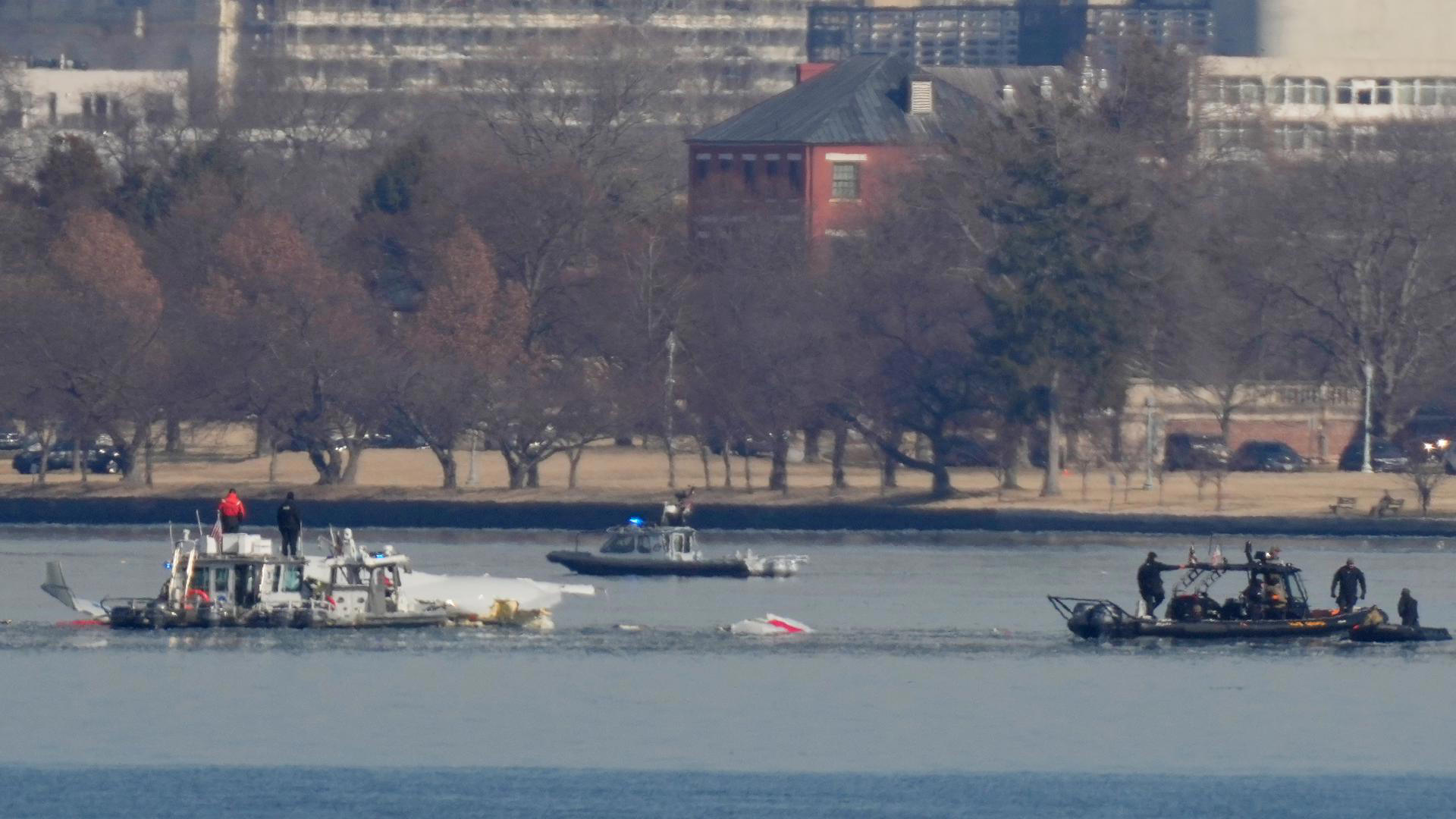 Investigation begins into DC plane crash Investigation begins into DC plane crash