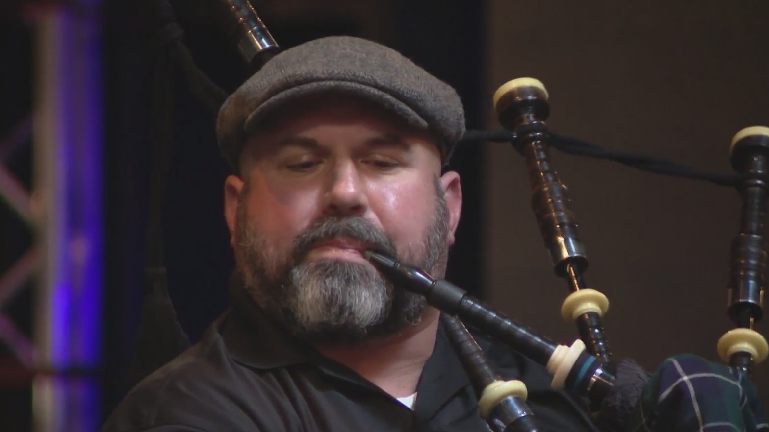 Bagpipes and Drums of the Emerald Society pay tribute to fallen first ...