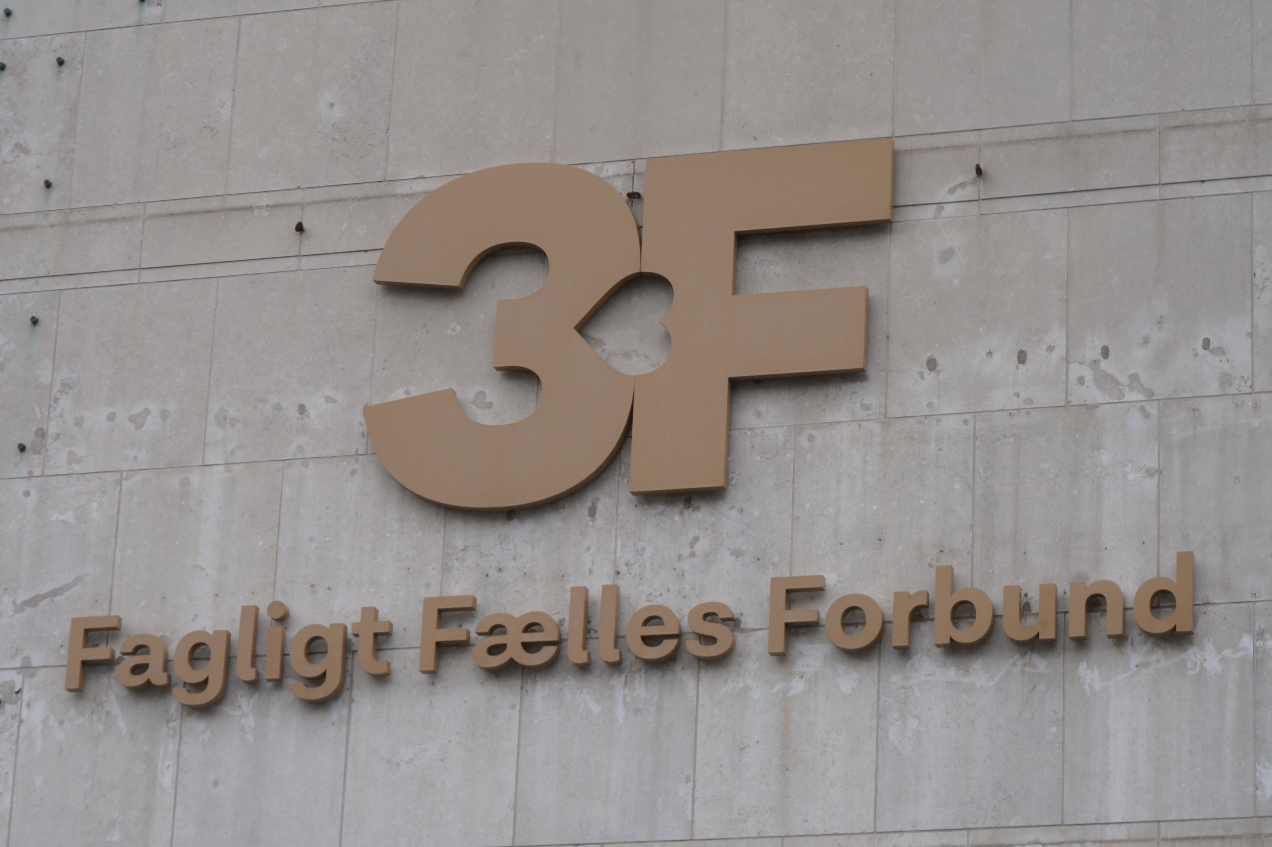 3F skal spare 100 millioner kroner og nedlægger stillinger