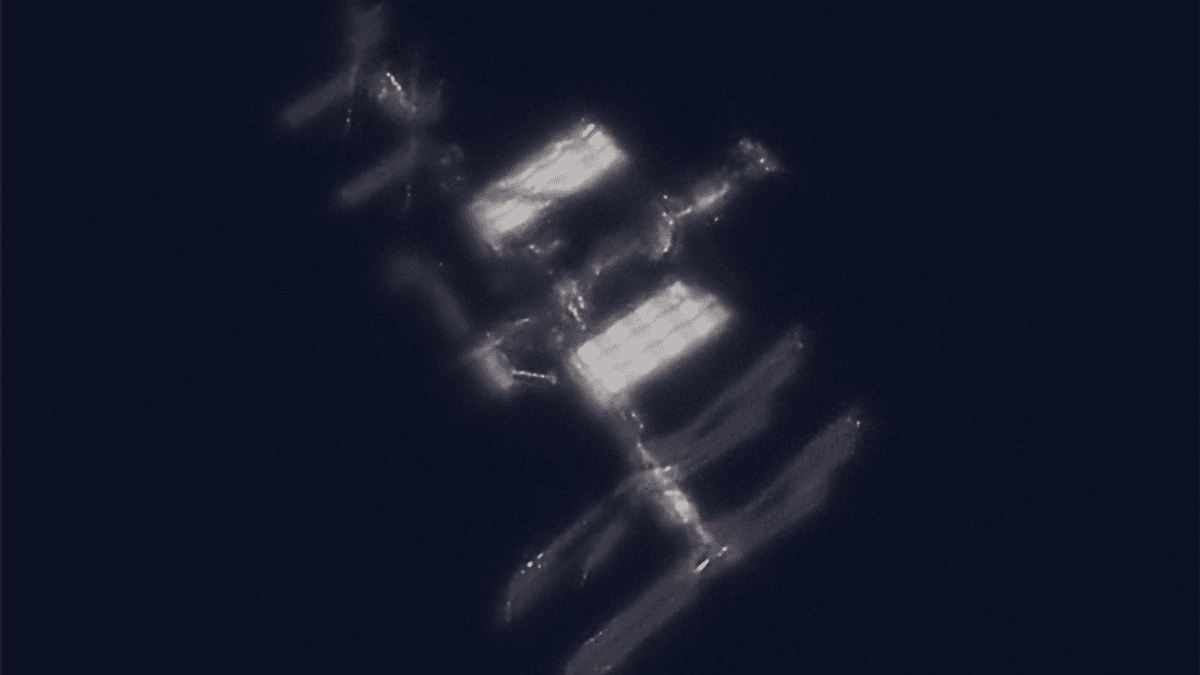 Amateur Astrophotographer Captures NASA Astronaut Conducting Record ...