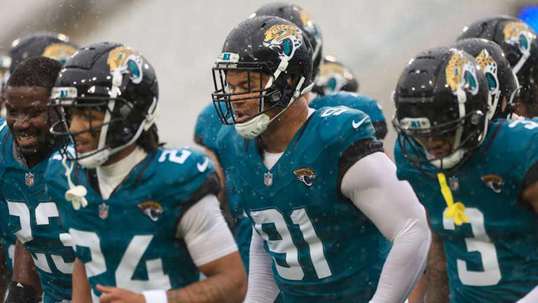 Jacksonville's Arik Armstead's Emotional Speech After Winning Walter ...