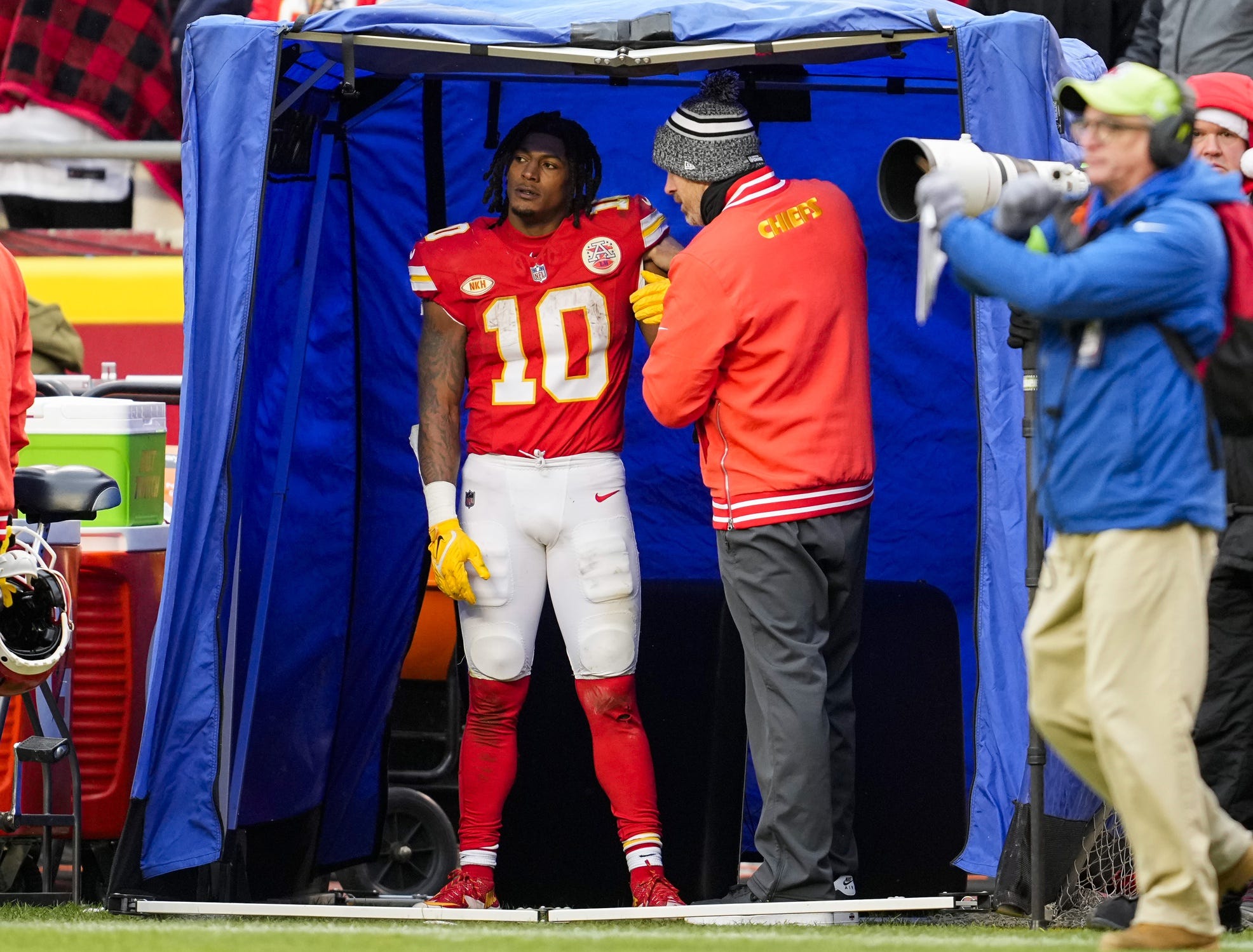 What is the blue tent in NFL? Why injured players get examined in tent ...