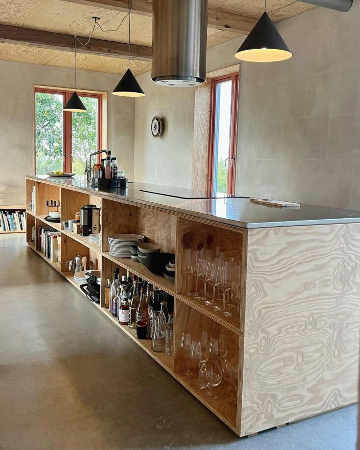 How Architects Remodel: A Design Couple Convert an Old Barn Into Their ...