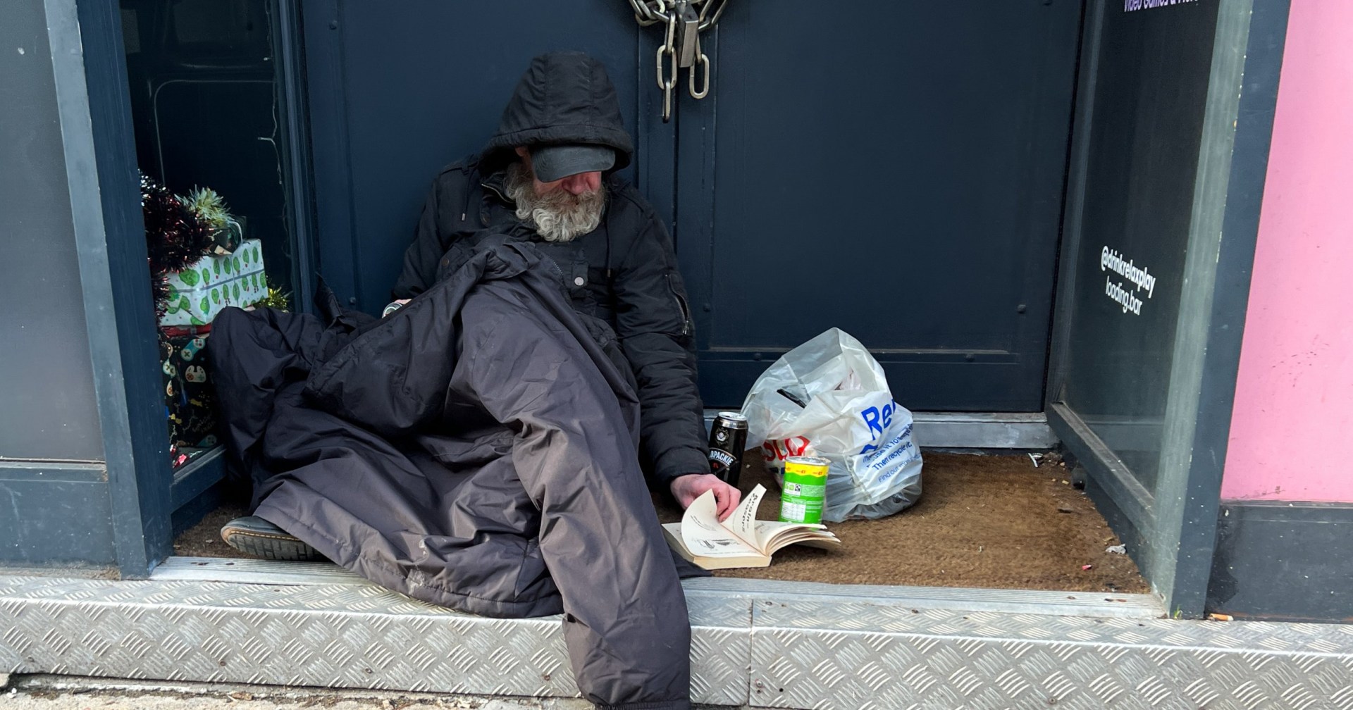 How to help a homeless person after rare cold weather health warning issued