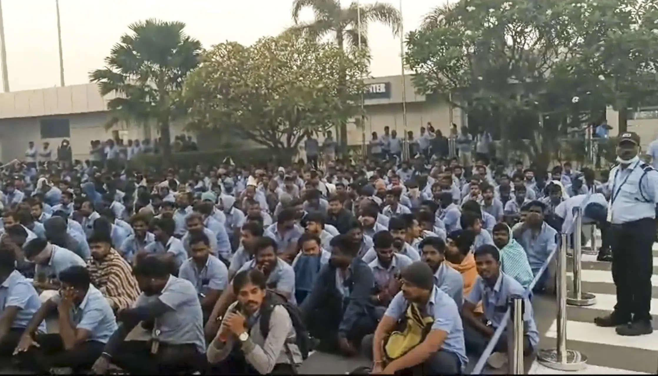 About 500 Samsung India factory workers hold sit-in protest in latest ...