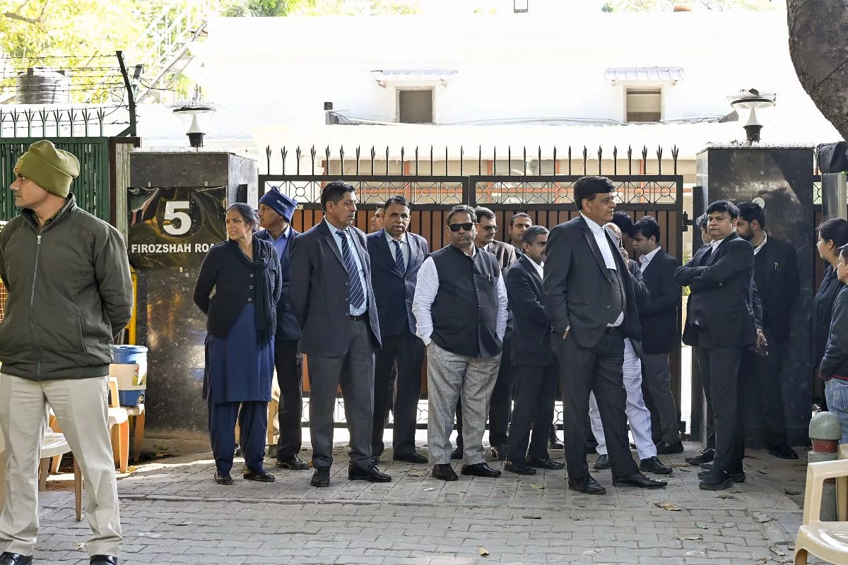 ACB serves notice to Kejriwal over 'offer of bribe' allegations, seeks details on MLA poaching ...