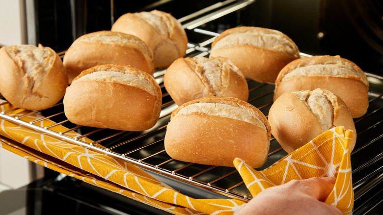 The Oven Preheating Trick That Ensures Your Food Cooks At The Right ...