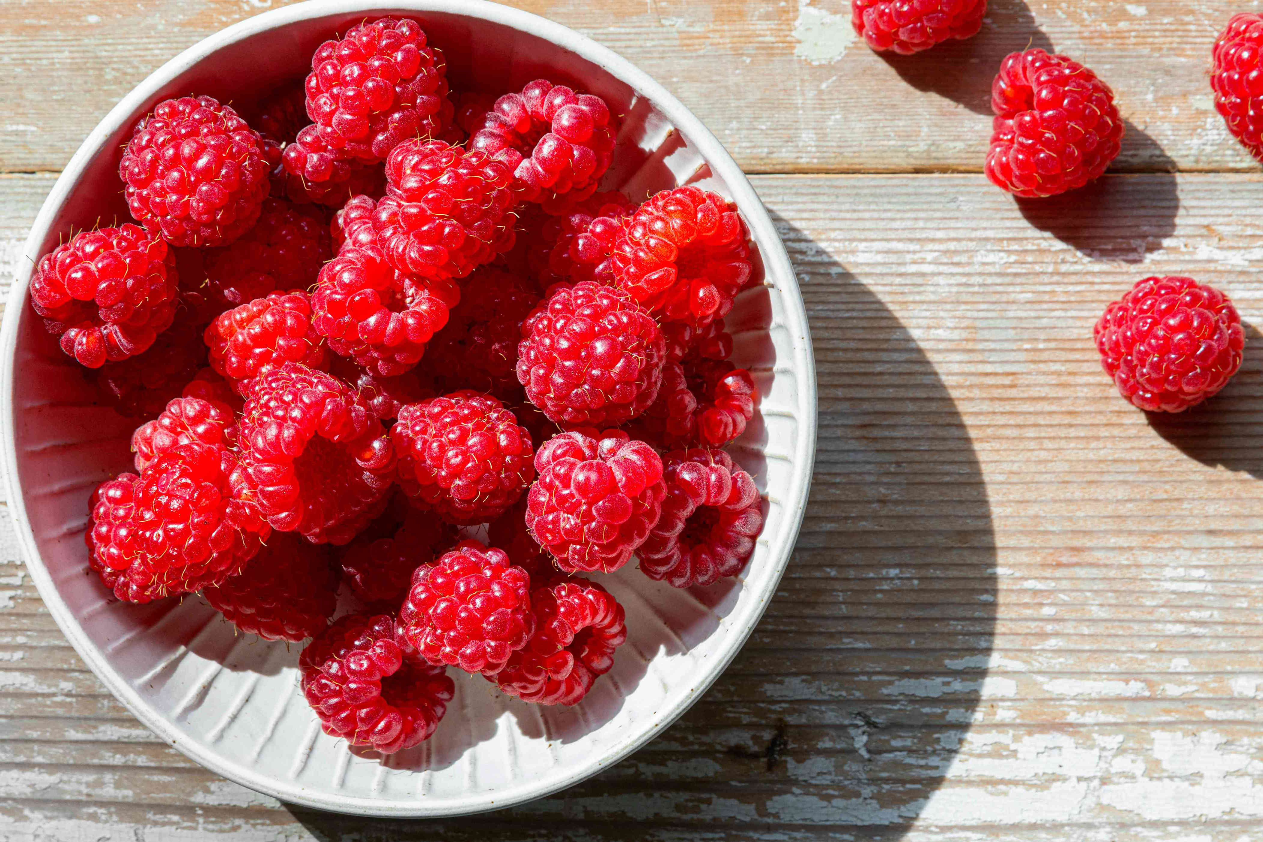 How To Wash Raspberries To Remove Dirt and Pesticides, According to an ...