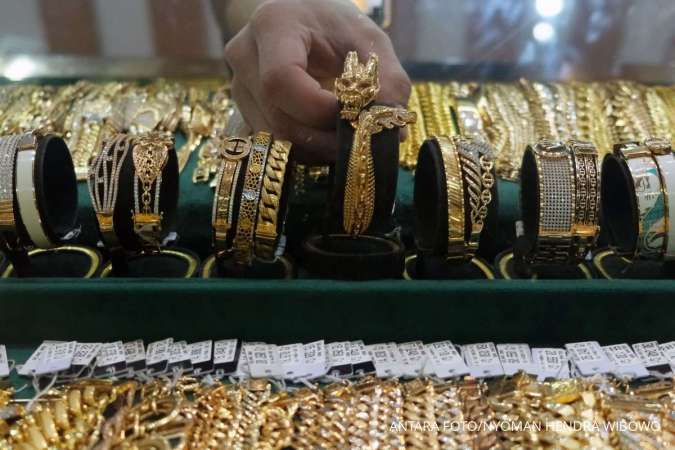 Harga Emas Stabil, Tren Naik Berlanjut di Tengah Ancaman Perang Dagang
