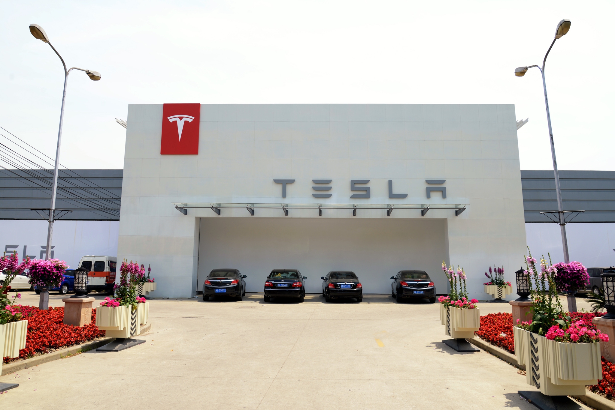 Tesla: Κατακτά την κορυφή στην αγορά, όπου σχεδόν όλα τα νέα αυτοκίνητα ...