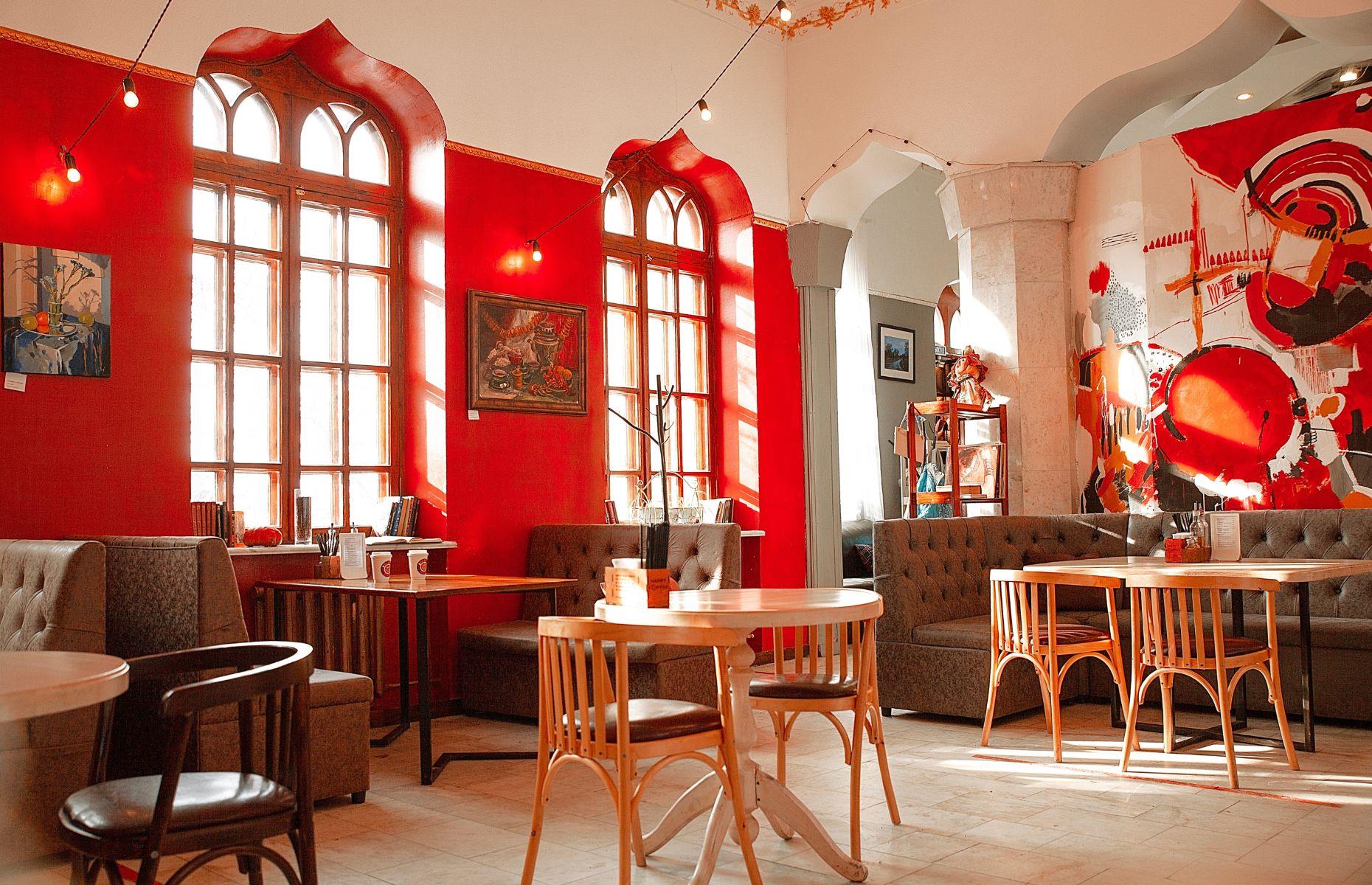 28 common tricks restaurants use to boost your bill