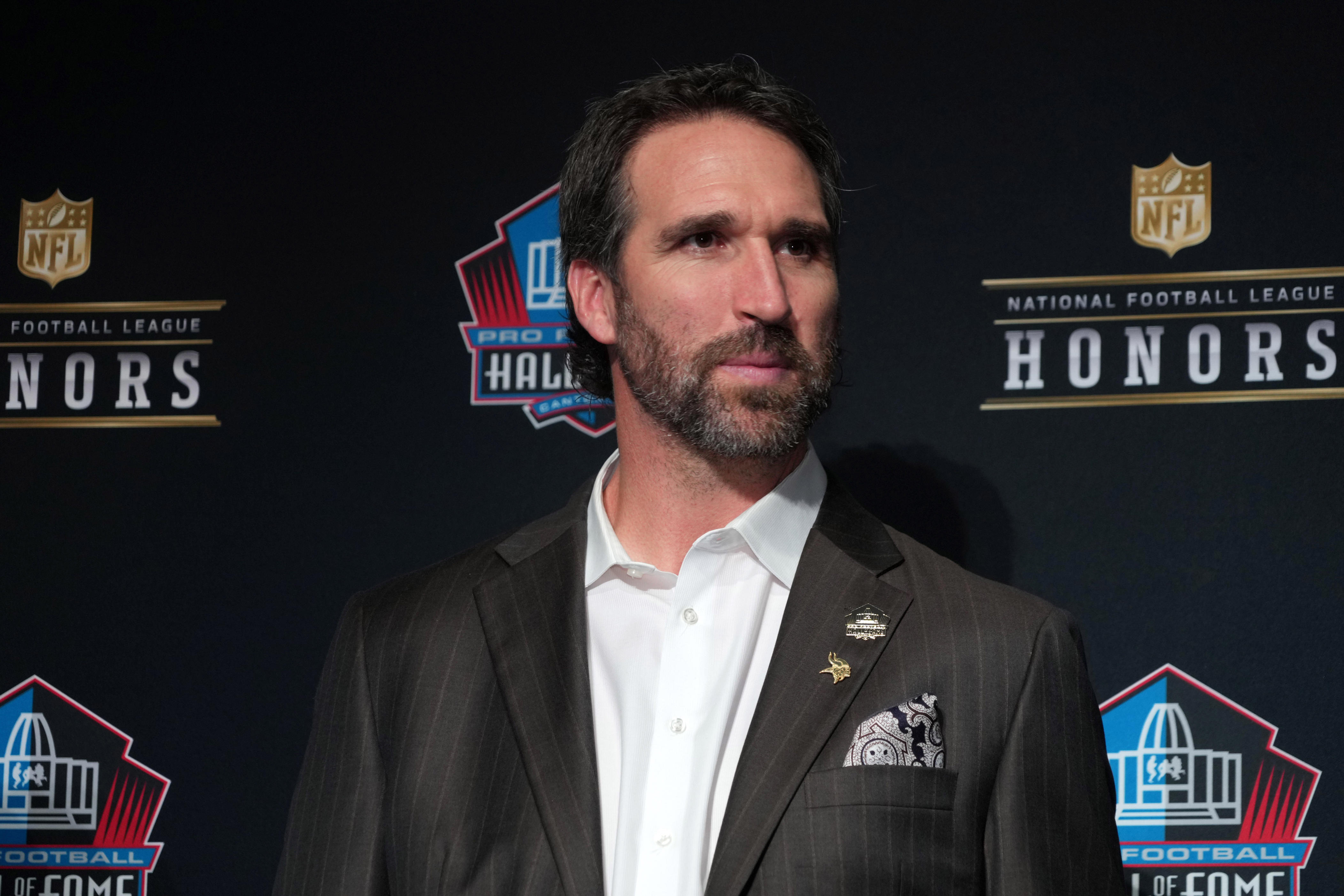 Jared Allen praised Bears for trading him to hometown Panthers