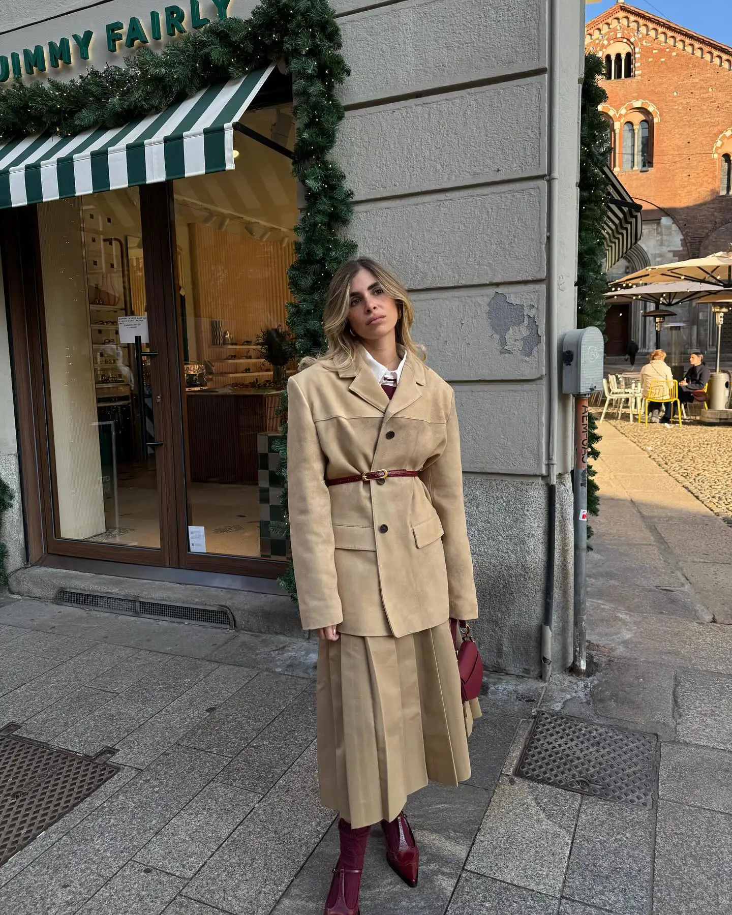 Cómo combinar blusa con falda en primavera: 10 looks elegantes ...