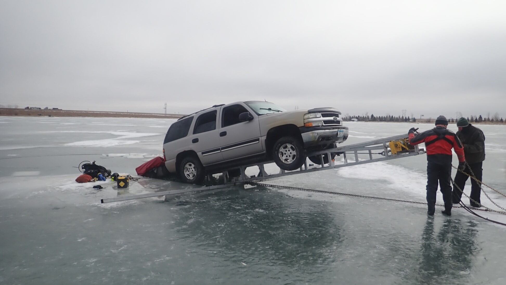 Divers recover SUV that went through ice on Mooreton Pond