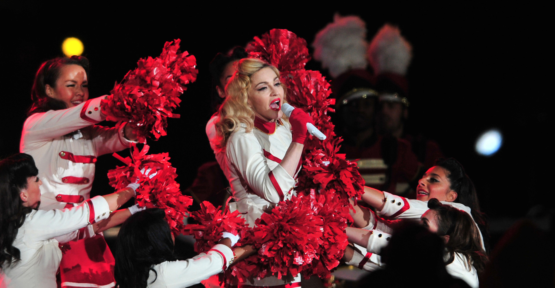 Celebrities who walked off stage for odd reasons