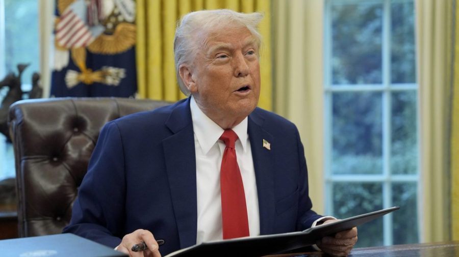 Trump says he’ll sign order promoting plastic straws