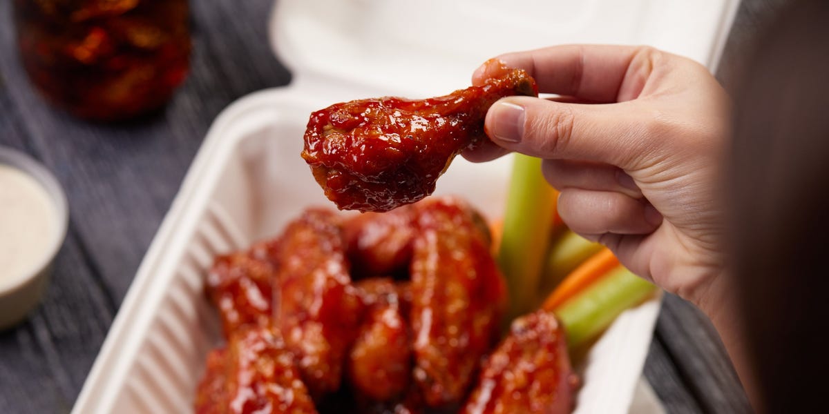 All The Freebies & Super Bowl Food Deals You Shouldn't Miss Out On