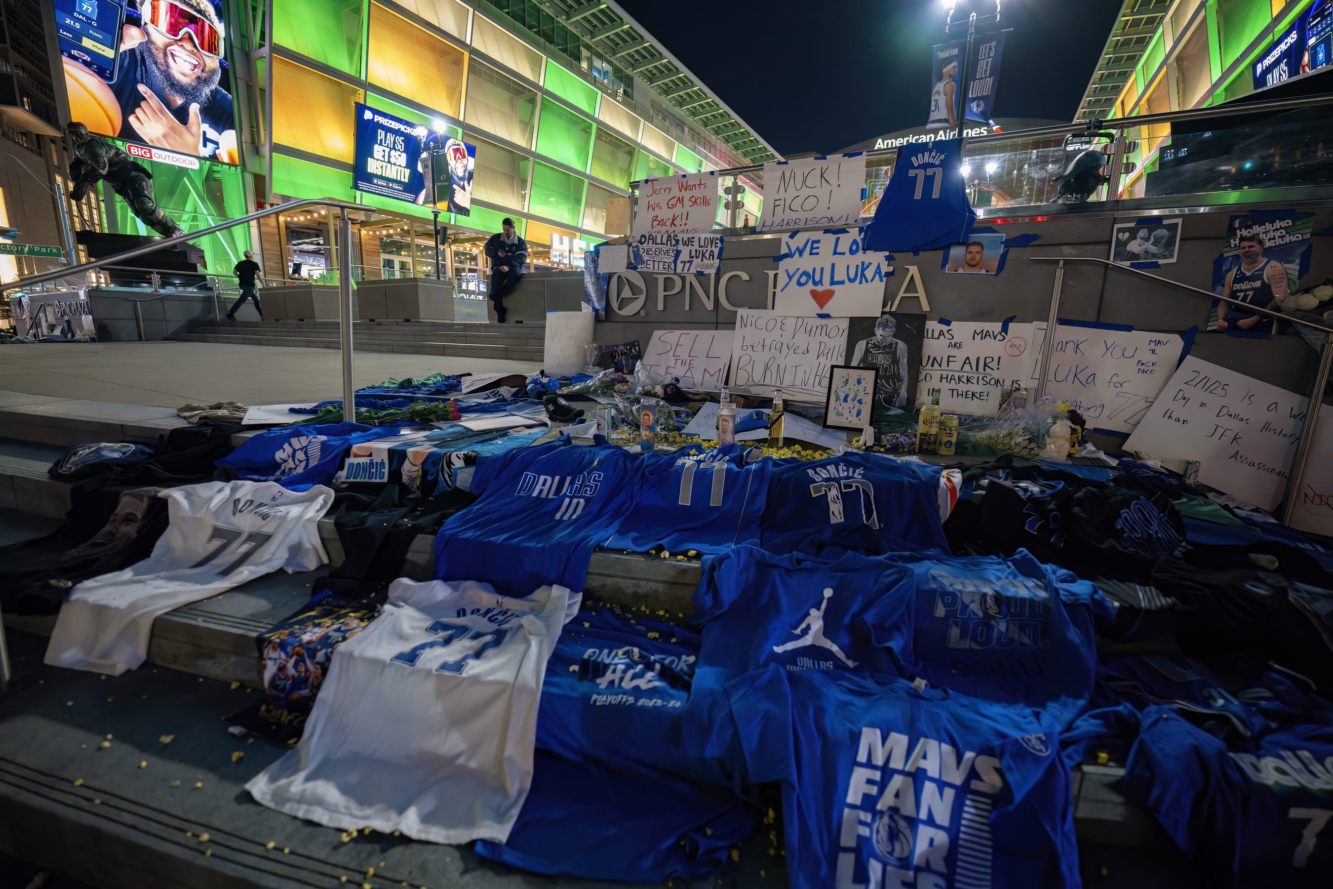 TNT shares PSA to Mavericks fans angry about Luka Doncic trade