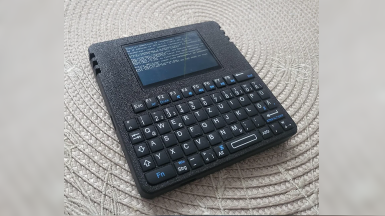 This Raspberry Pi slim cyberdeck uses two Raspberry Pis