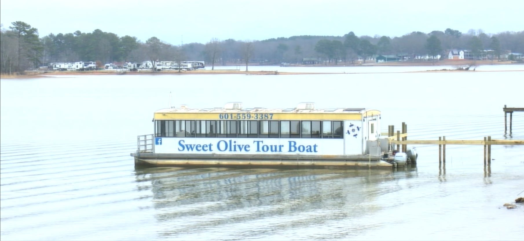 Neighbors in Riverside concerned over boat docked in their community