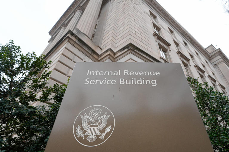 Where's my refund? How to check the status of your IRS, Illinois tax return