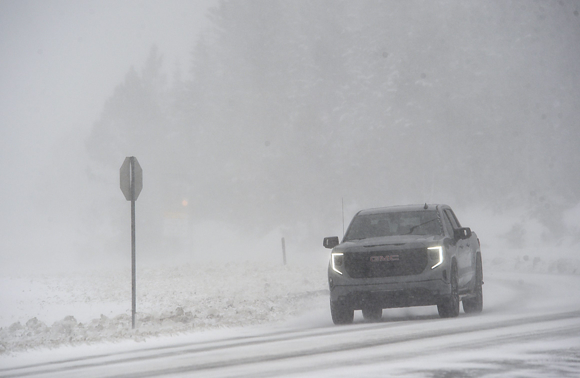 Chain controls, spinouts slow travel on I-80, Sierra passes