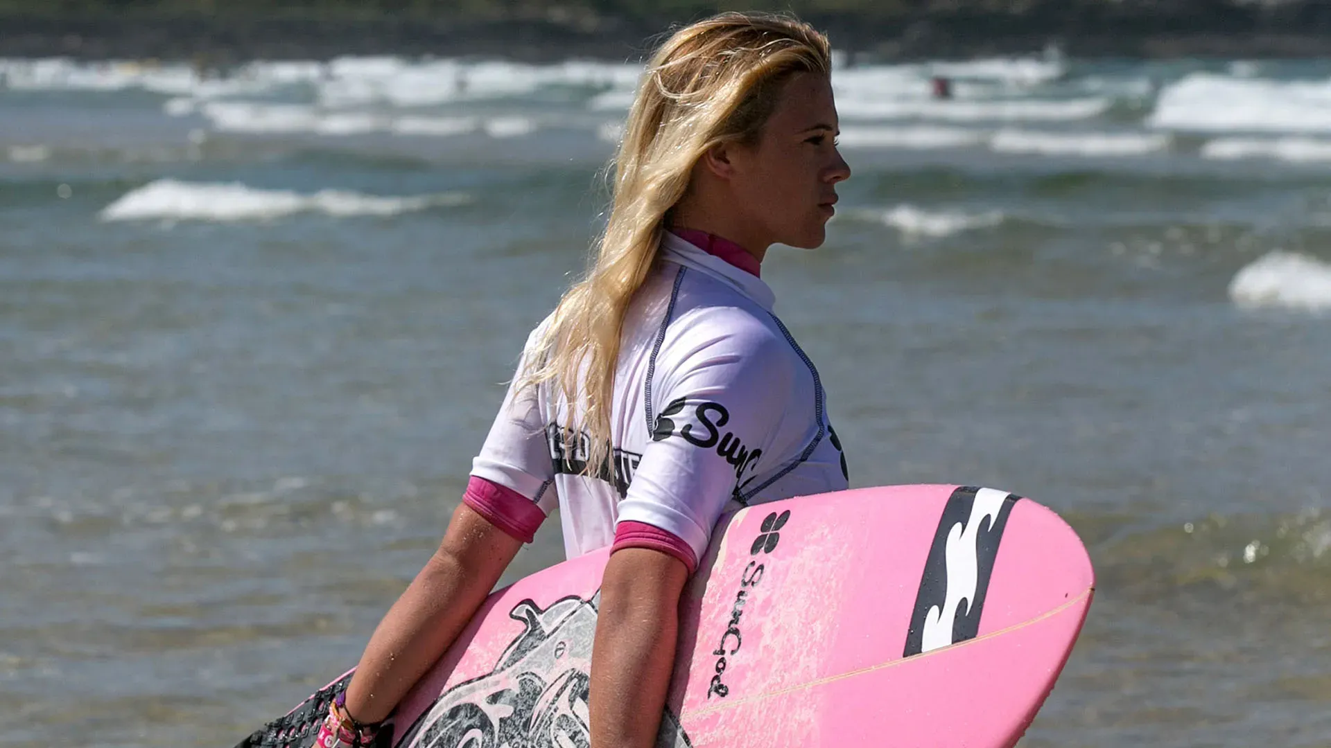 Laura Crane : de la planche de surf au podium de la haute couture. Les ...