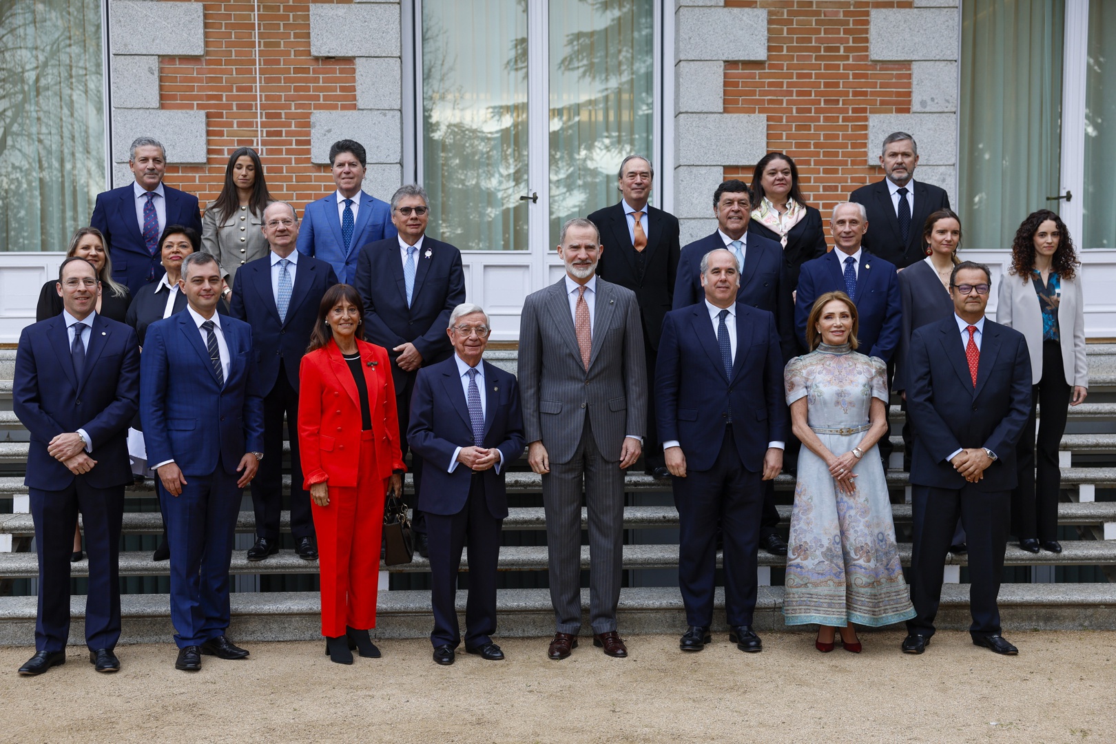 Felipe VI recibe a los presidentes de las 17 academias iberoamericanas ...
