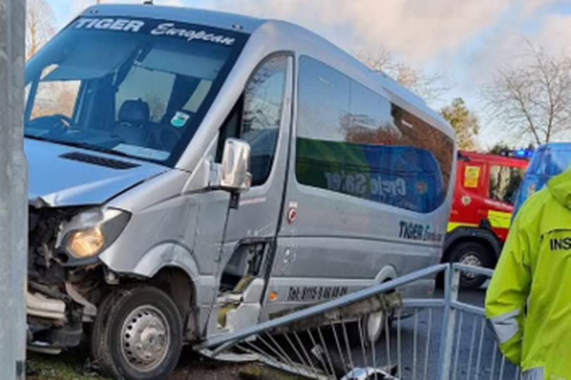 Dramatic image shows Nottinghamshire school minibus after it crashed ...