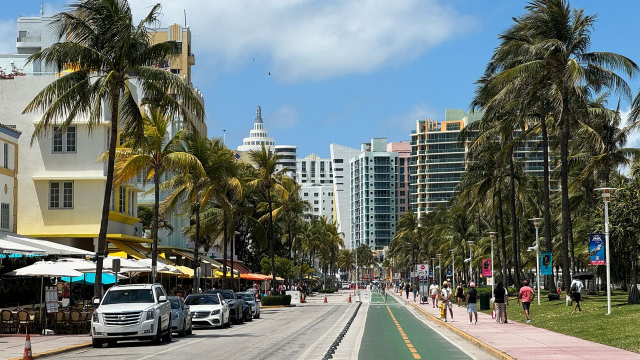 Iconic South Beach strip to welcome back two-way car traffic after ...
