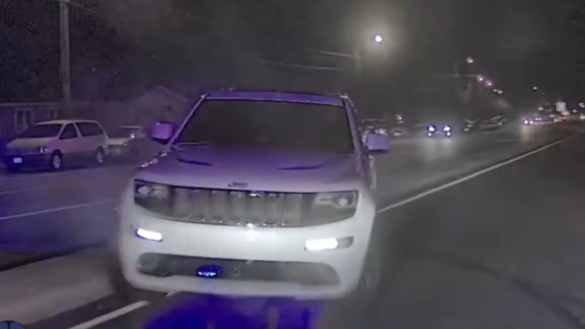 Jeep Grand Cherokee SRT Pulls Interesting Move Running From Police