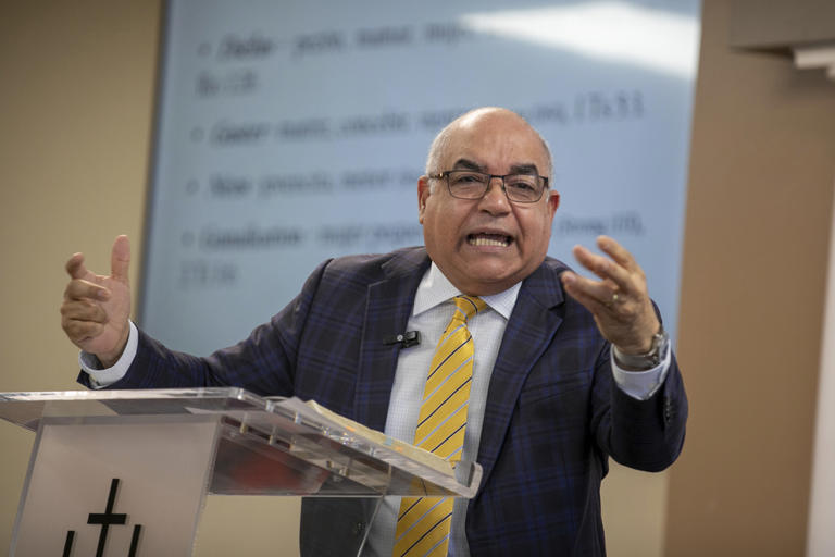 Latino evangelical churches gear up to face possible immigration ... Latino evangelical churches gear up to face possible immigration ...