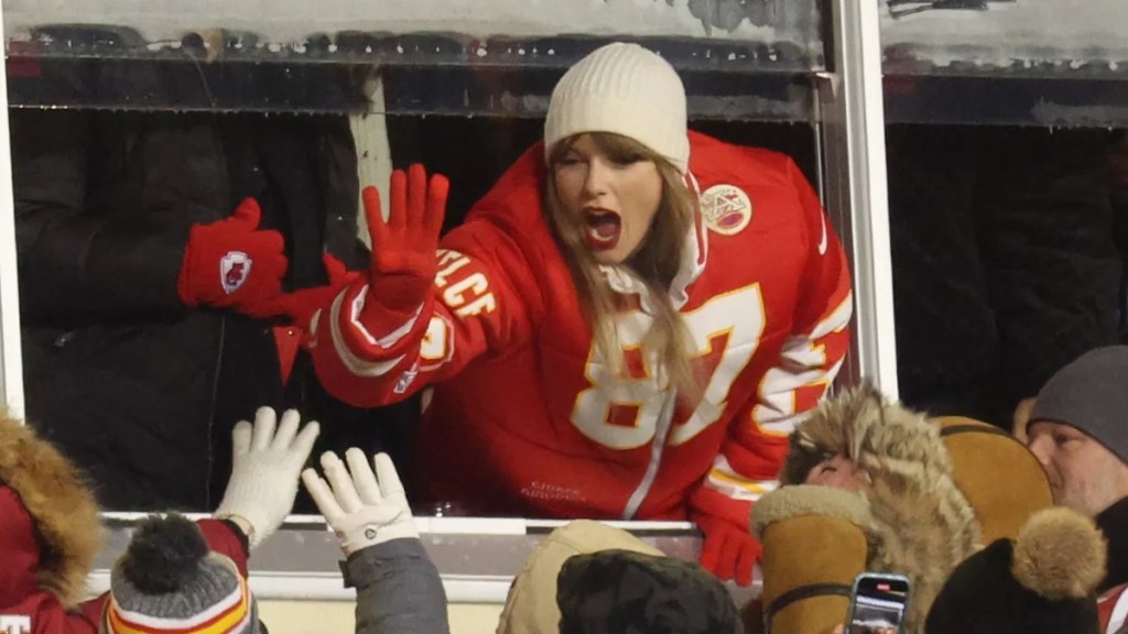 16 Famous Kansas City Chiefs Fans, From Taylor Swift to Paul Rudd | Photos