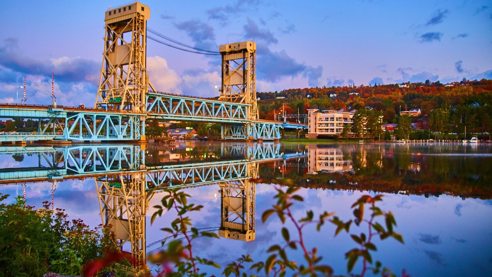 30 Stunning Lakeside Towns That Are Still Affordable