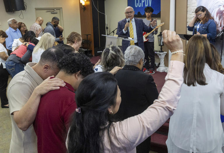 Latino evangelical churches gear up to face possible immigration ... Latino evangelical churches gear up to face possible immigration ...