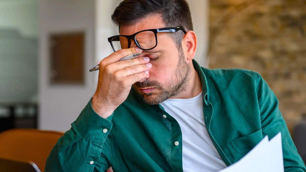 6 Signs People Are Super Money-Obsessed