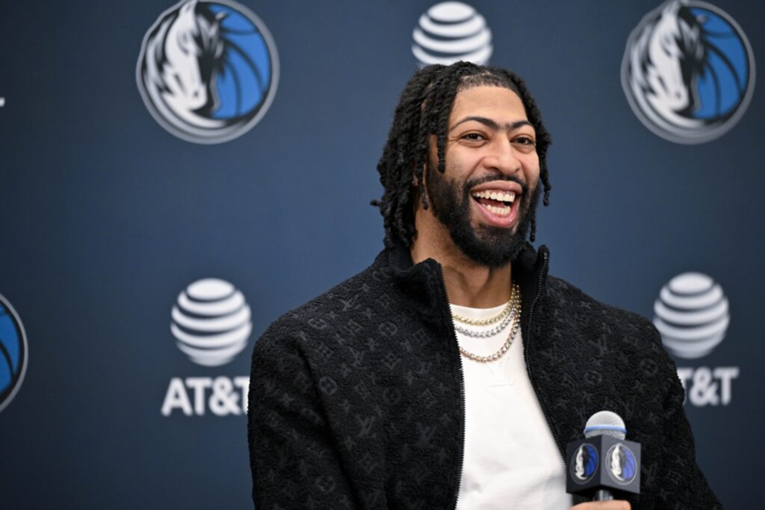 Anthony Davis Officially Announces Date of Mavericks Debut
