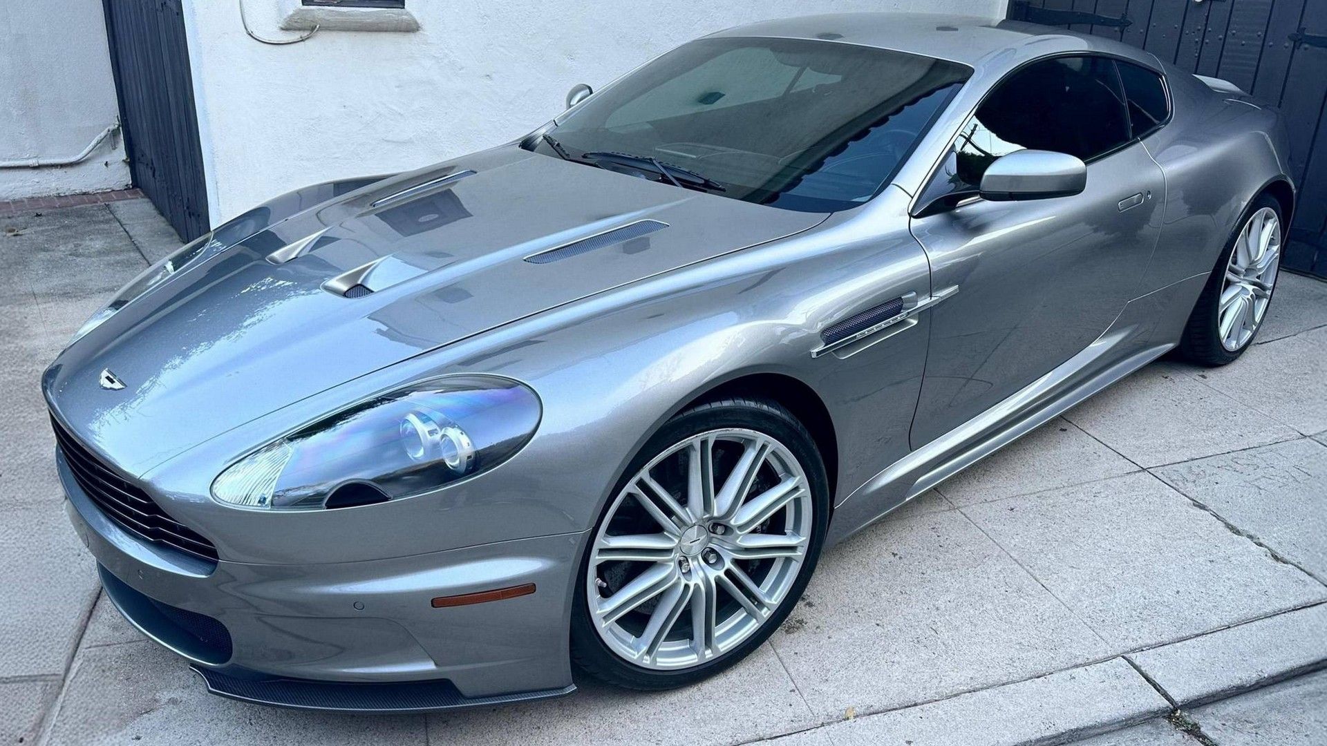 Video: The Manual V12 Aston Martin Dream Is Alive On The Used Market