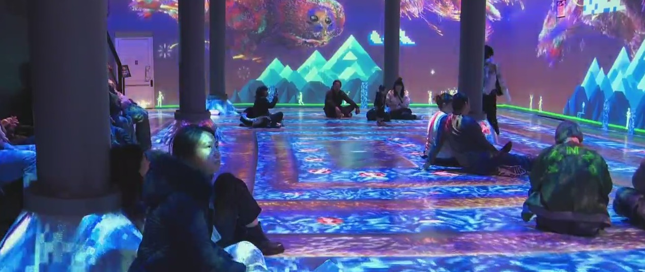 Immersive art exhibit submerges visitors at Chelsea Market